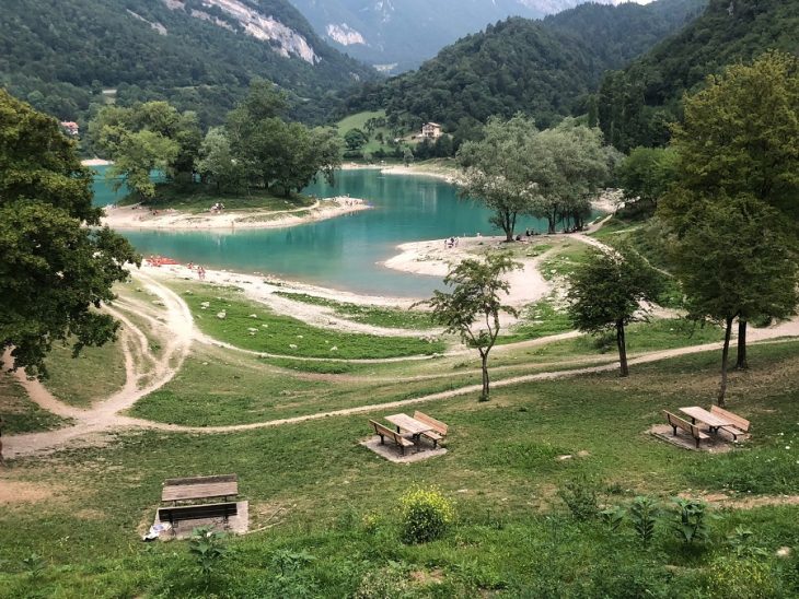 Parcheggio camper al Lago di Tenno - Il Trentino dei Bambini