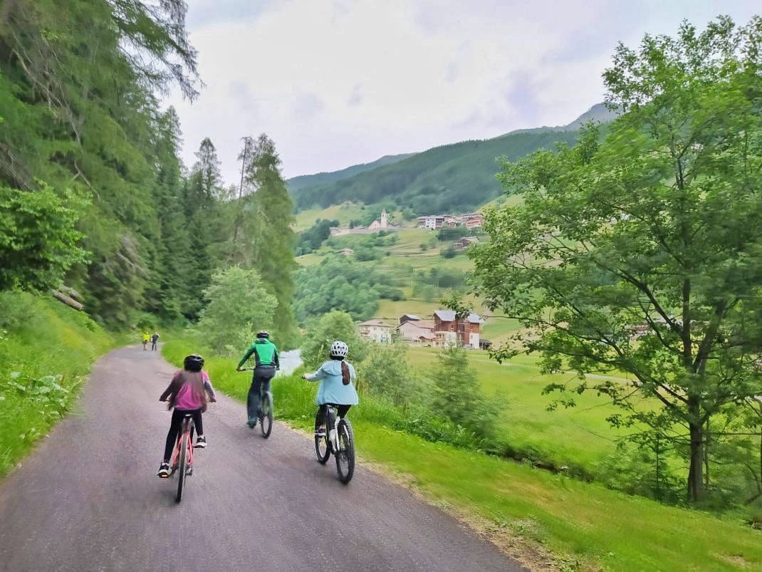 Val di Rabbi wow con la e-bike - Il Trentino dei Bambini