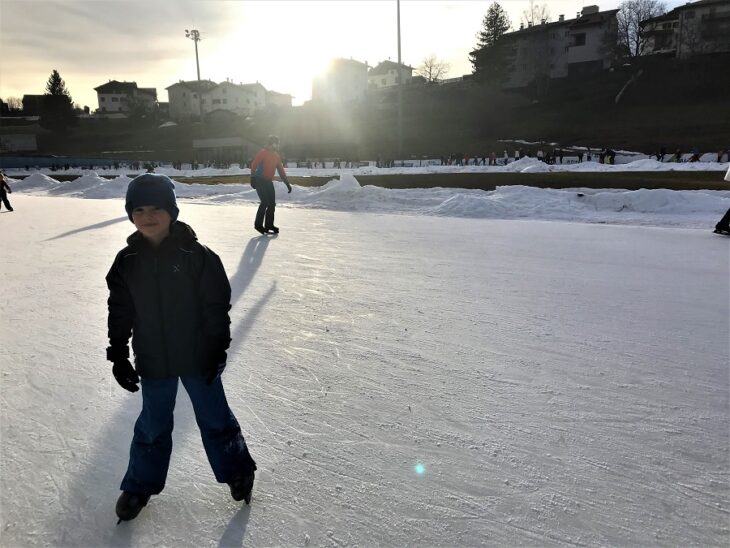 Ice Rink: pattinare a Pinè - Il Trentino dei Bambini